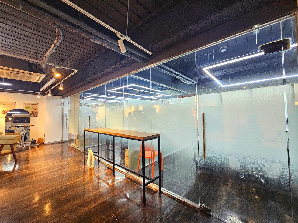 [100py] 역삼역 사무실 임대/ 인테리어 무상 인수/ 연층 가능 / 자주식 주차