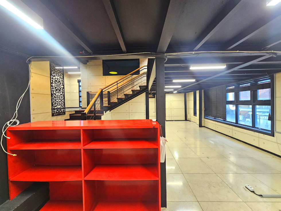 [27py]신사역 사무실 임대/ 내부 복층 / 테라스 / 주차 1대